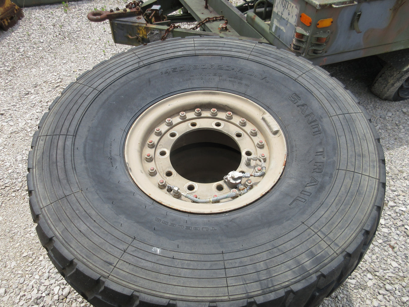 Sand Trail 450/80R20 Tire Military Tire Wheel Assembly Super single ...