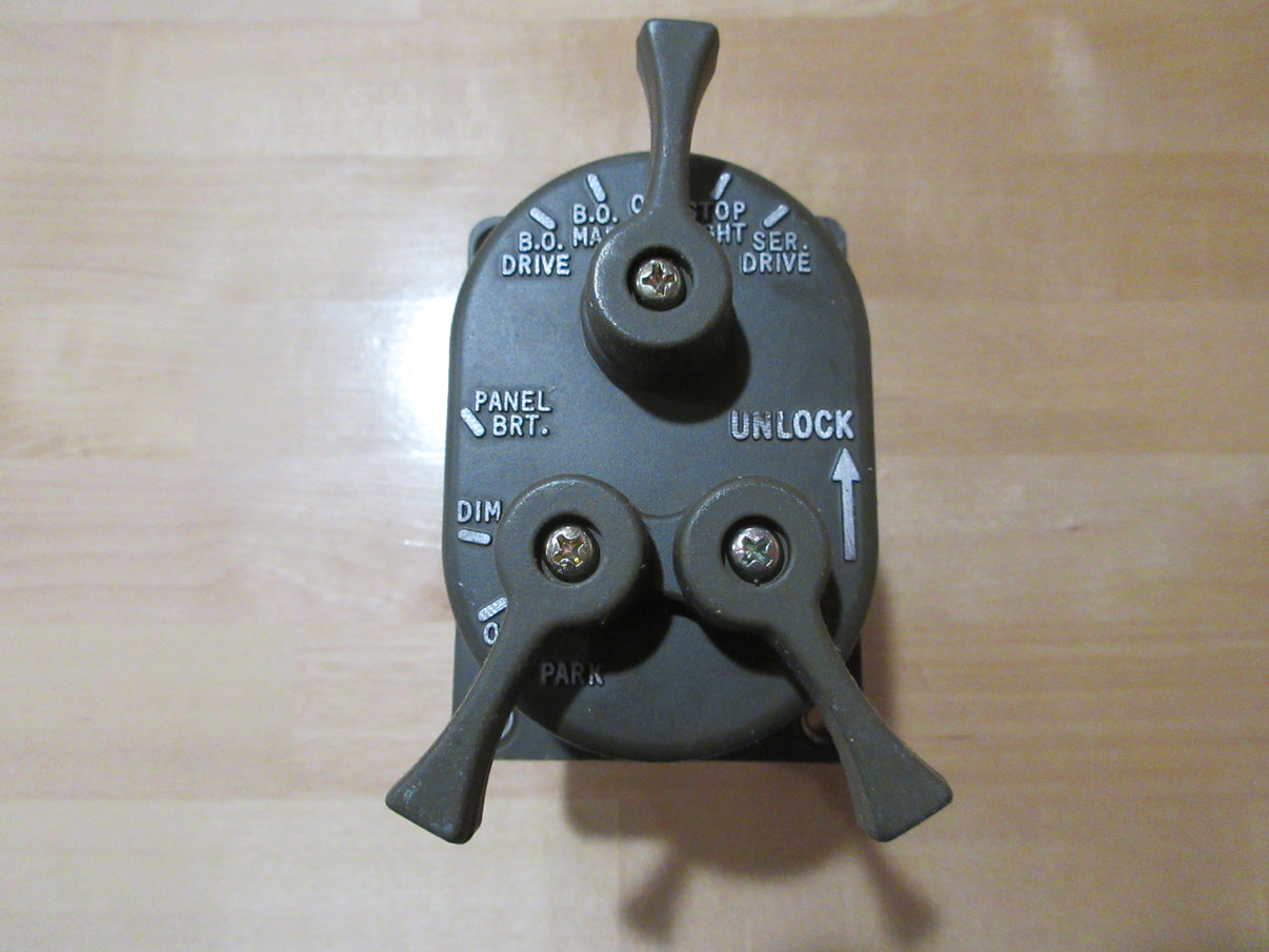2.5 TON M35A2 M SERIES 3 LEVER LIGHT SWITCH – C&C Equipment LLC